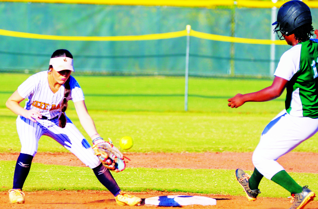 JD softball wins Super Regional – Jeff Davis Ledger